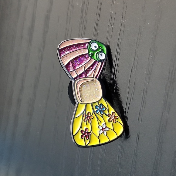 Disney | Jewelry | Disneys Tangled Rapunzel And Pascal Inspired Bow ...